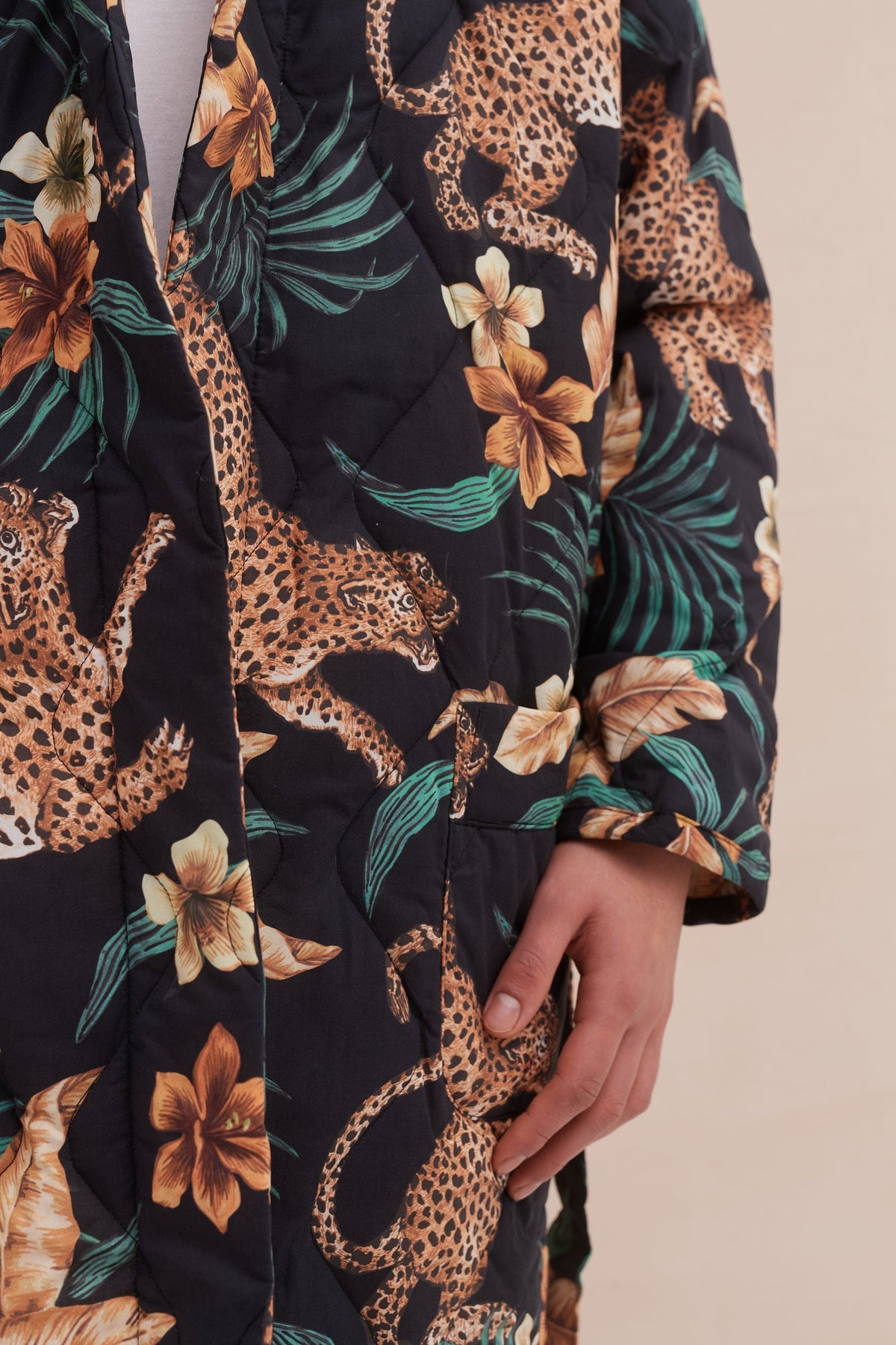 Men’s Quilted Robe Soleia Leopard Print Black/Yellow – Desmond & Dempsey